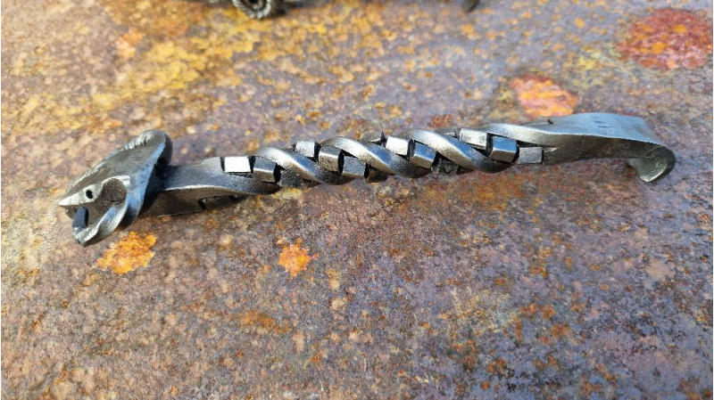 Décapsuleur à tête de taureau forgé aux cornes torsadées