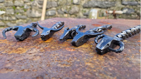 Décapsuleur entièrement forgé à tête de taureau de Camargue