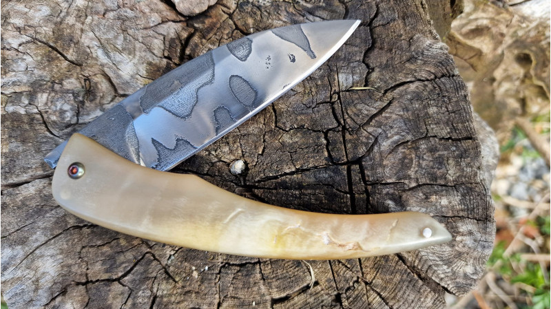 Couteau de Collection Berzerker manche en corne de bélier et lame damas ...